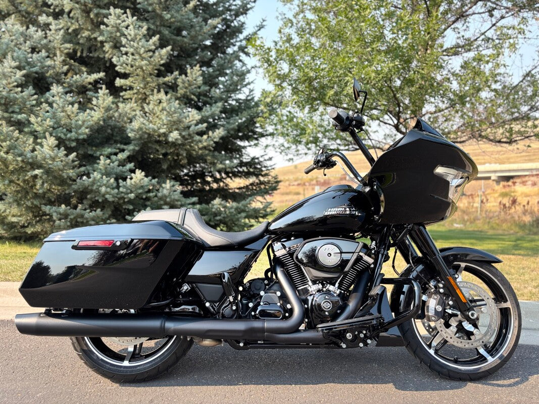 2025 Harley-Davidson Road Glide Vivid Black Black – Young Powersports